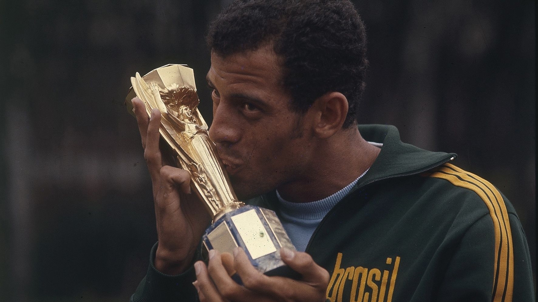 Morre Carlos Alberto Torres, o maior capitão do futebol brasileiro ...