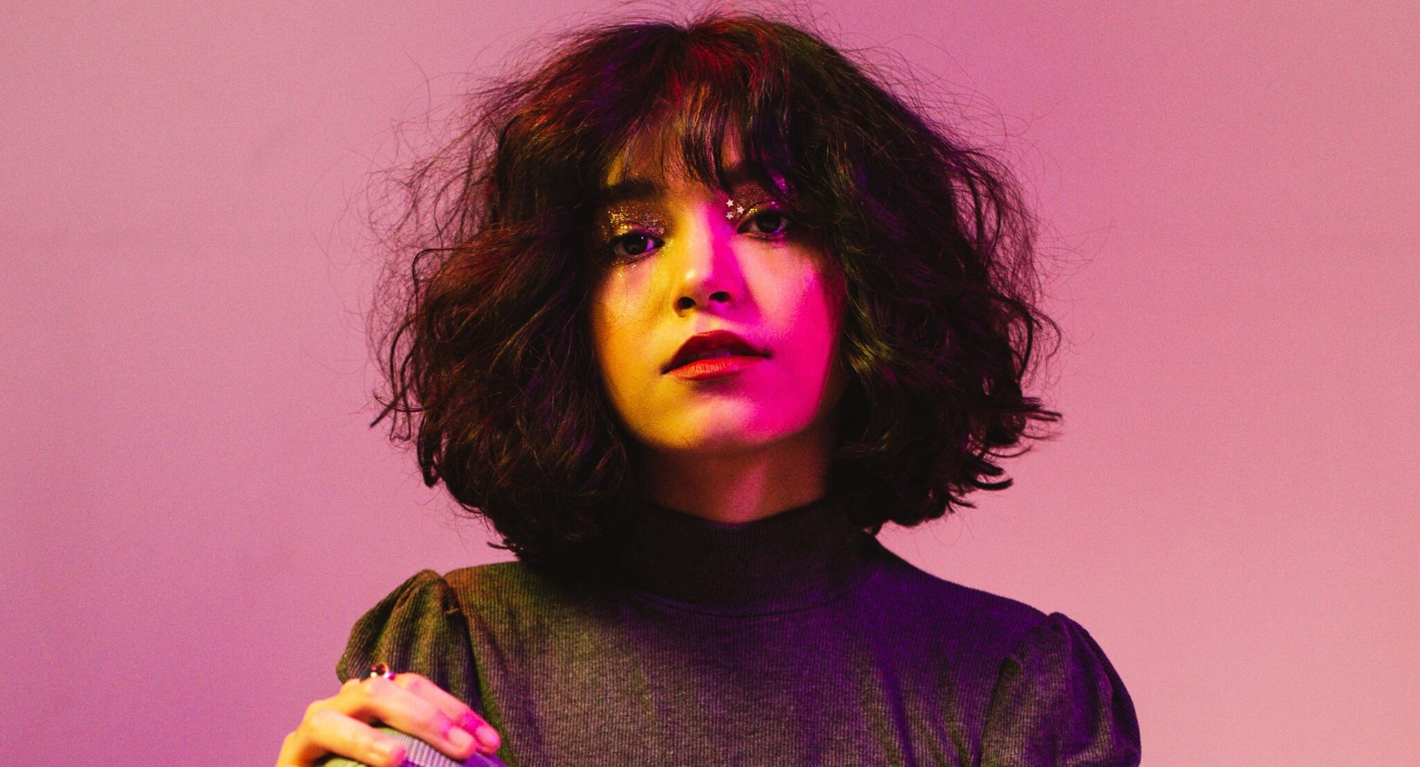 Sucesso no Youtube, cantora Mariana Froes é atração do Terça no Teatro ...