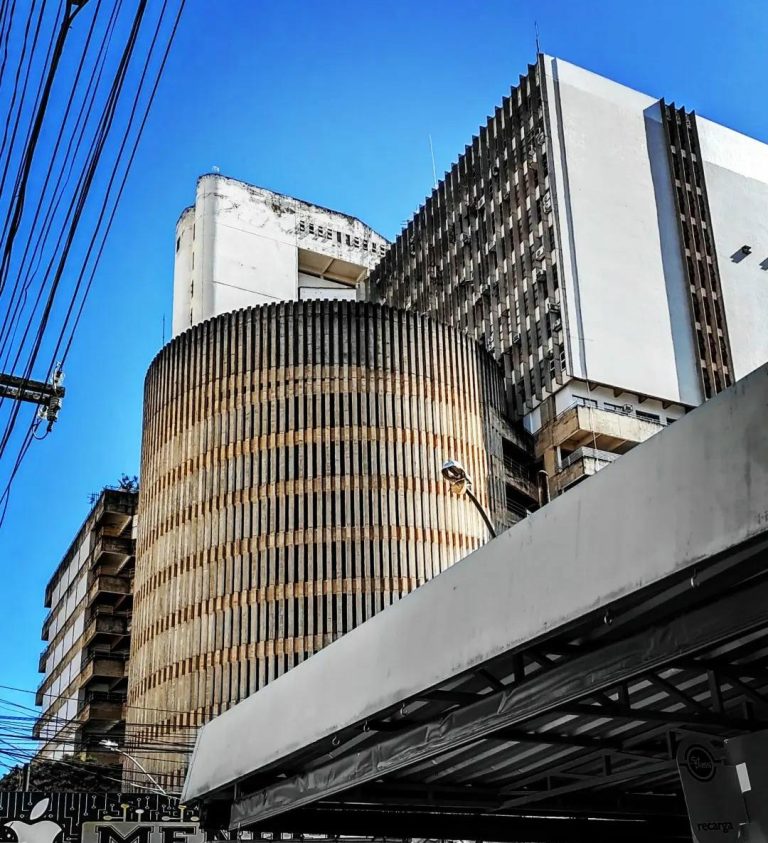 Edifício no Centro é um verdadeiro templo da modernidade que desafia o ...