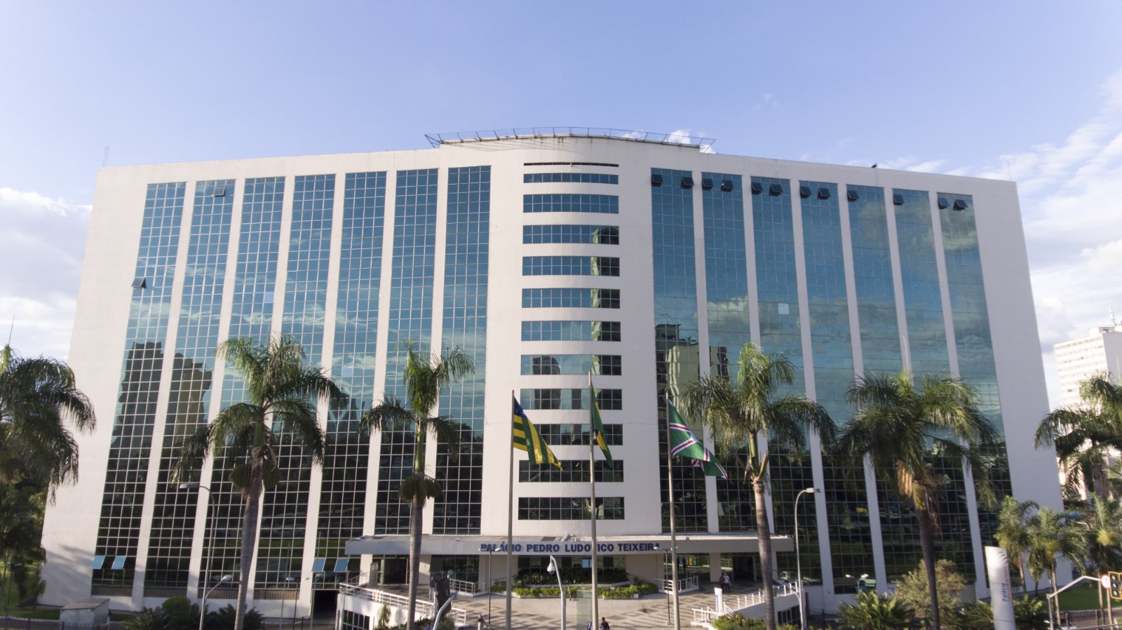 Governo de Goiás abre 24 vagas com salários de até R$ 10,8 mil - Curta ...