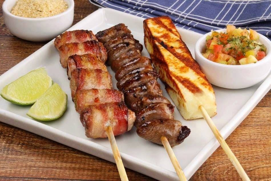 Espetinhos e jantinhas que vão deixar a sua noite mais saborosa em ...