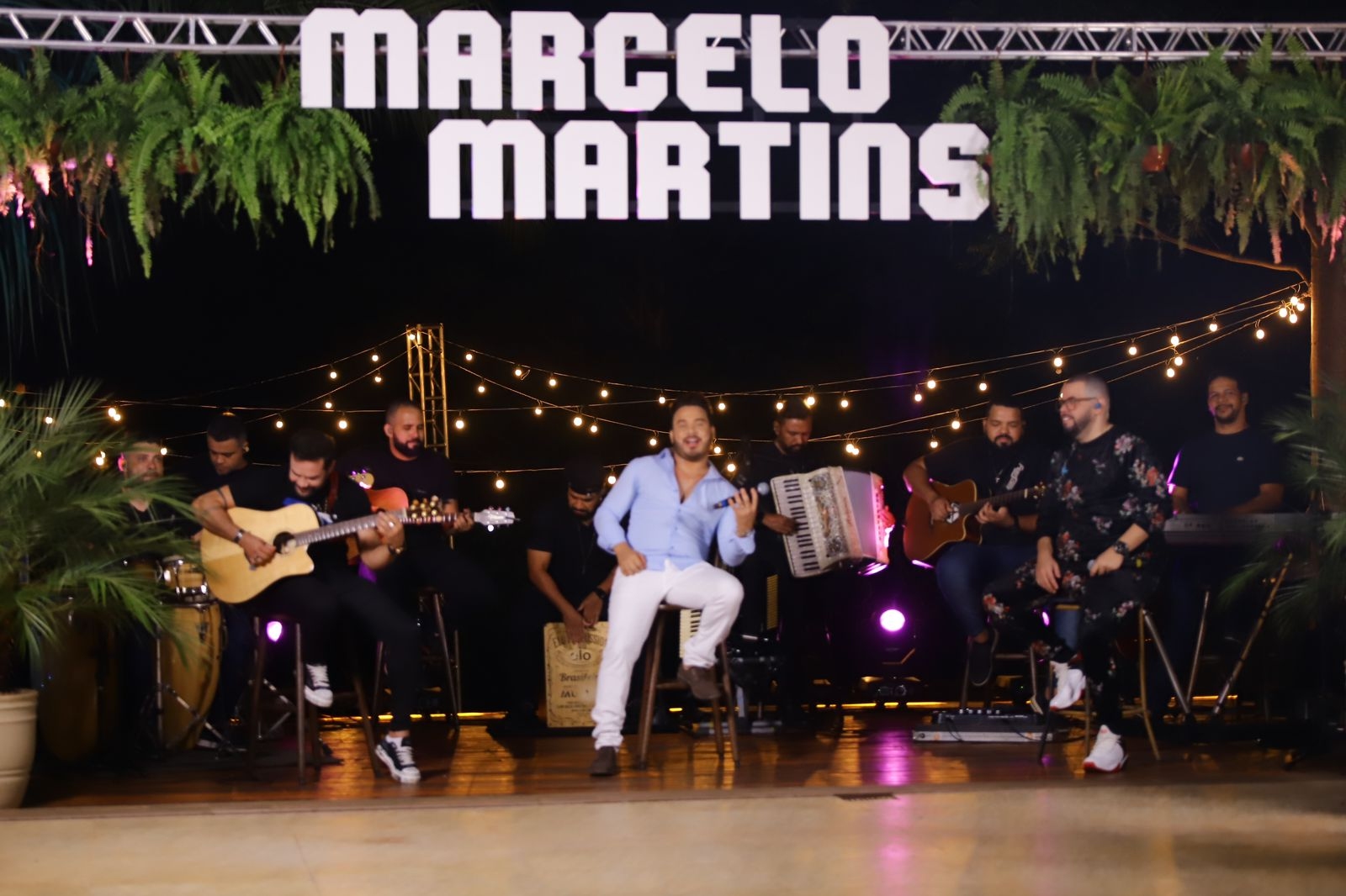 Cantor de hits sertanejos lança sofrência romântica que vai mexer com ...